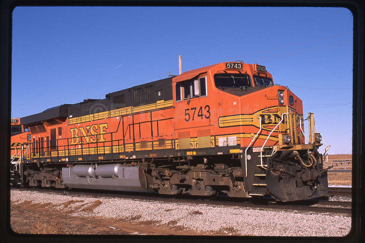 BNSF Railway #5743 ES44AC – Switchman Images