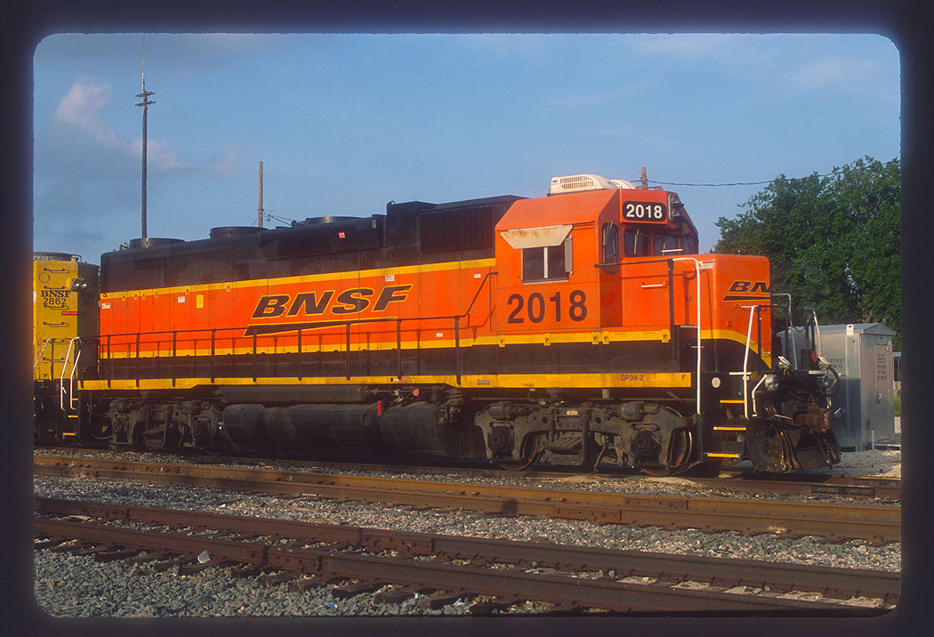 BNSF Railway #2018 GP38-2 – Switchman Images